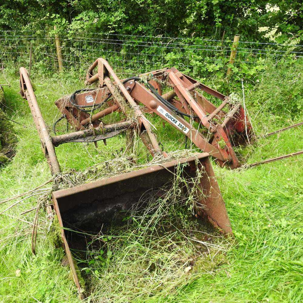 Lot 574 - A tractor mounted fore end loader