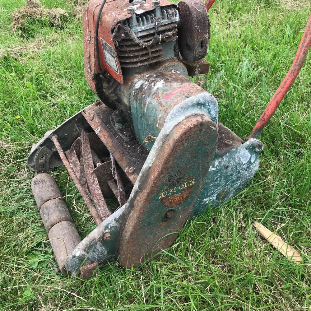 Lot 595 - A vintage Ransomes lawnmower