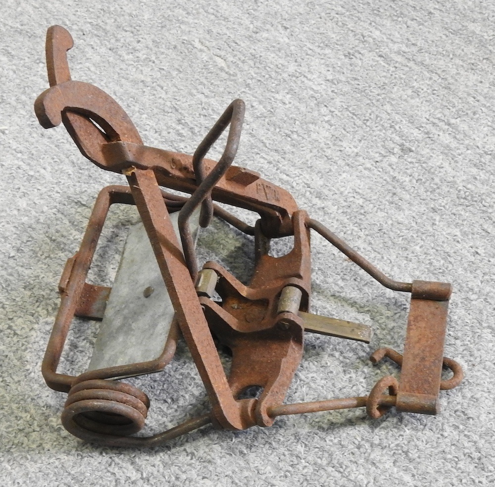 Lot 470 - A 19th century iron animal trap