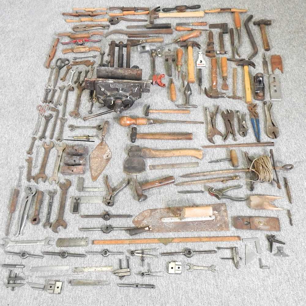 Lot 250 - A collection of vintage hand tools