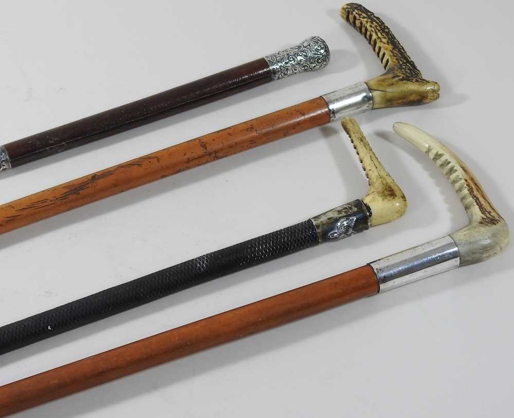 Lot 103 - A Victorian silver mounted hunting crop