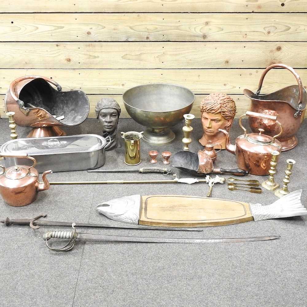 Lot 144 - A collection of metalwares