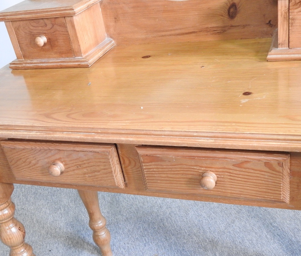 Lot 413 - A pine dressing table