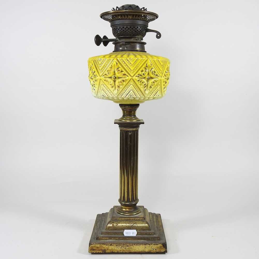 Lot 263 - An oil lamp