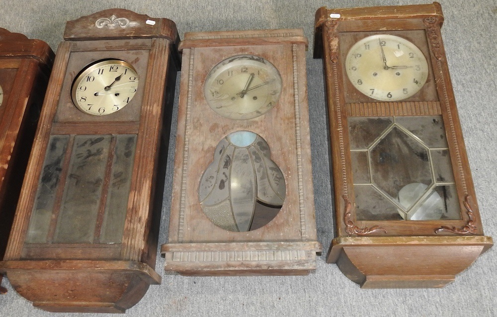 Lot 272 - A collection of five wall clocks