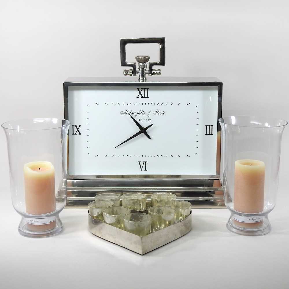 Lot 158 - A large modern mantel clock