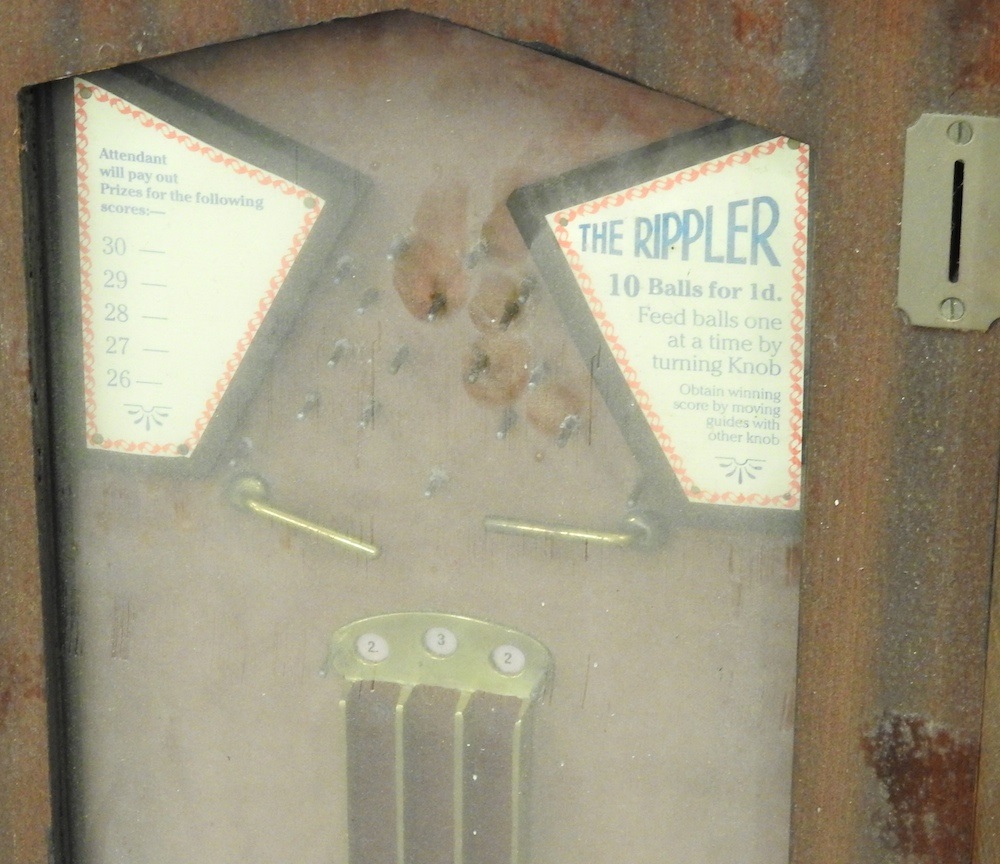 Lot 476 - A vintage The Rippler arcade game